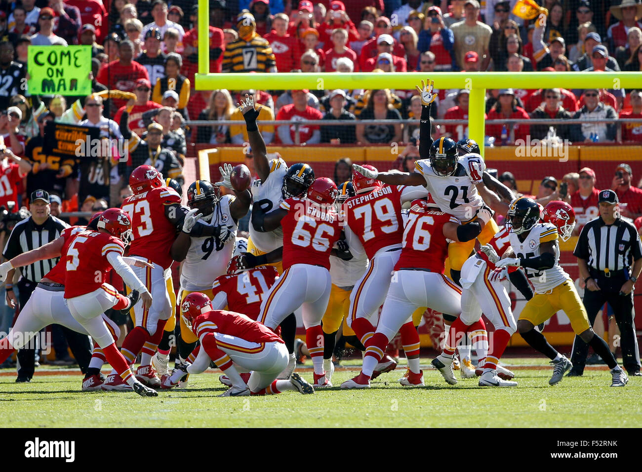 October 25, 2105: Kansas City Chiefs kicker Cairo Santos (5) kicks a ...