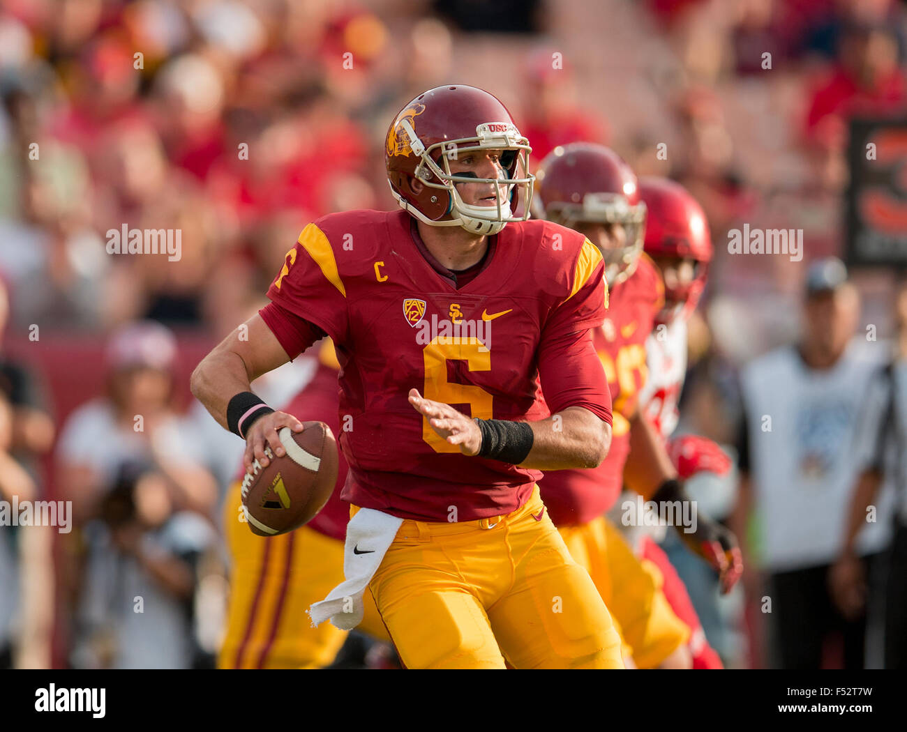 Los Angeles, CA, USA. 24th Oct, 2015. USC quarterback (6) Cody Kessler ...