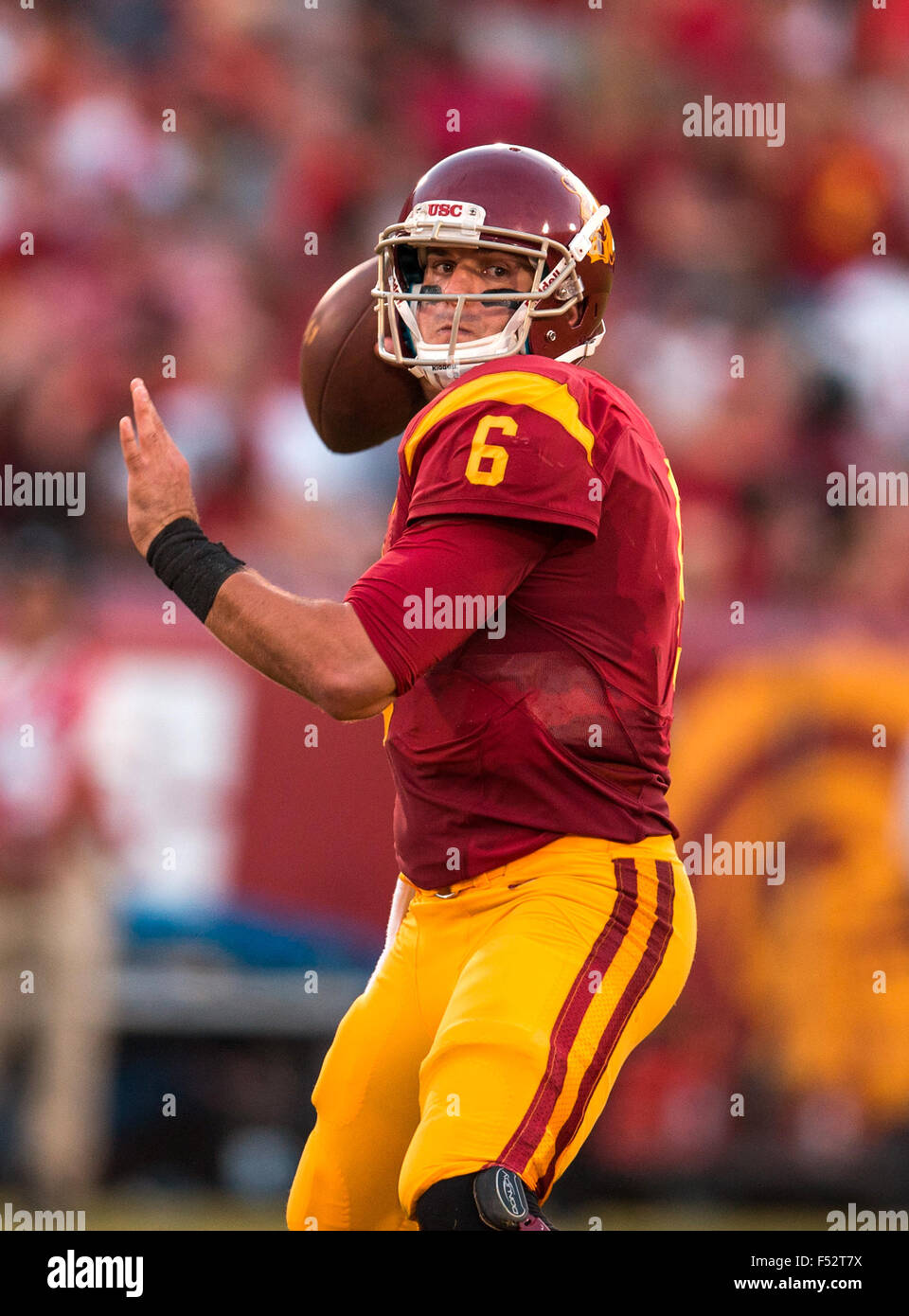 Los Angeles, CA, USA. 24th Oct, 2015. USC quarterback (6) Cody Kessler ...