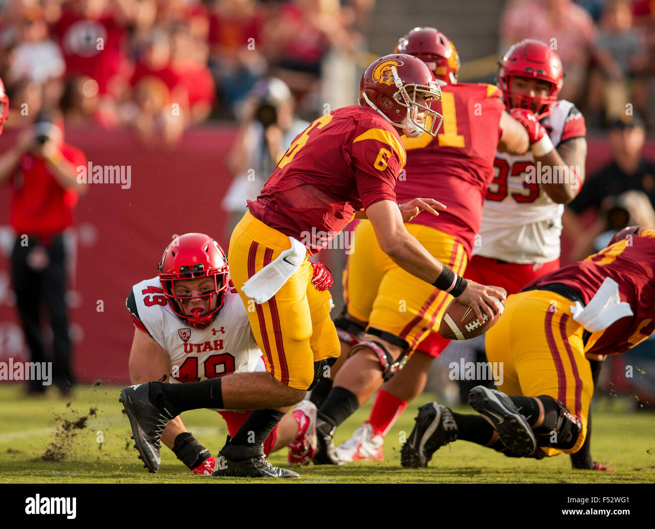 Los Angeles, CA, USA. 24th Oct, 2015. USC quarterback (6) Cody Kessler ...