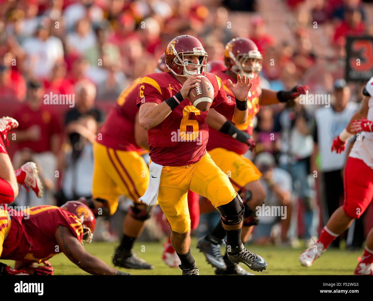 Los Angeles, CA, USA. 24th Oct, 2015. USC quarterback (6) Cody Kessler ...