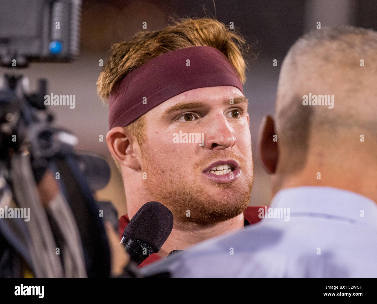 Los Angeles, CA, USA. 24th Oct, 2015. USC linebacker (35) Cameron Smith ...