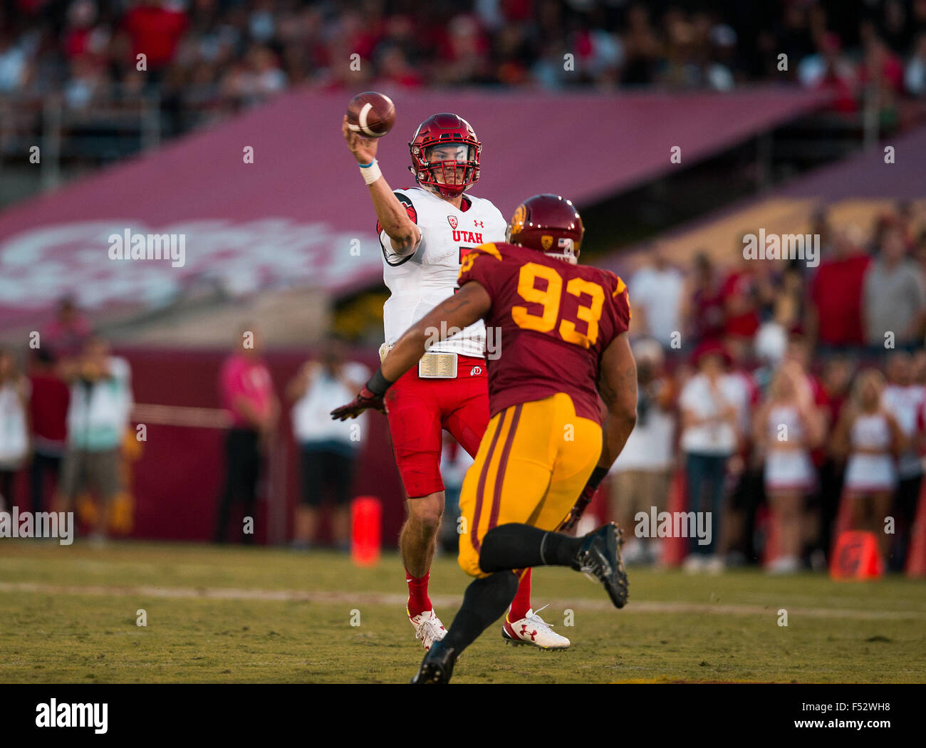 Los Angeles, CA, USA. 24th Oct, 2015. Utah Utes quarterback (7) Travis ...