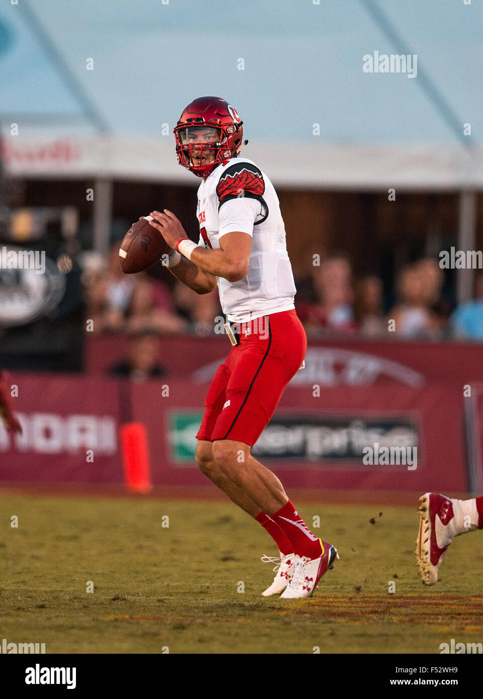Los Angeles, CA, USA. 24th Oct, 2015. Utah Utes quarterback (7) Travis ...