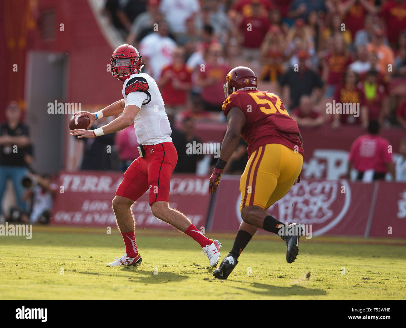 Los Angeles, CA, USA. 24th Oct, 2015. Utah Utes quarterback (7) Travis ...
