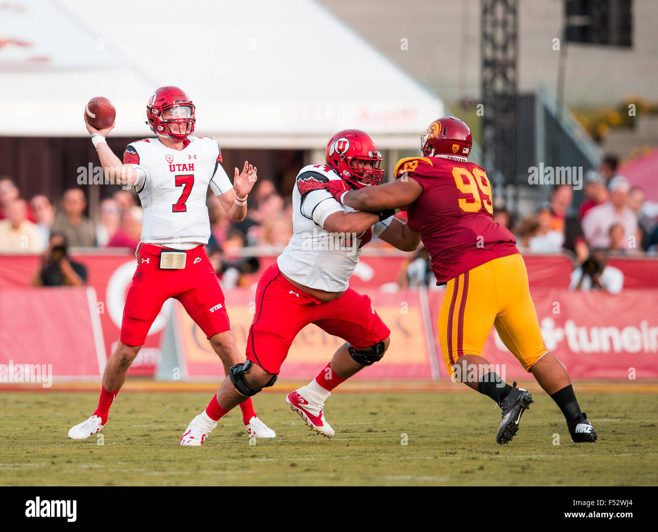 Los Angeles, CA, USA. 24th Oct, 2015. Utah Utes quarterback (7) Travis ...