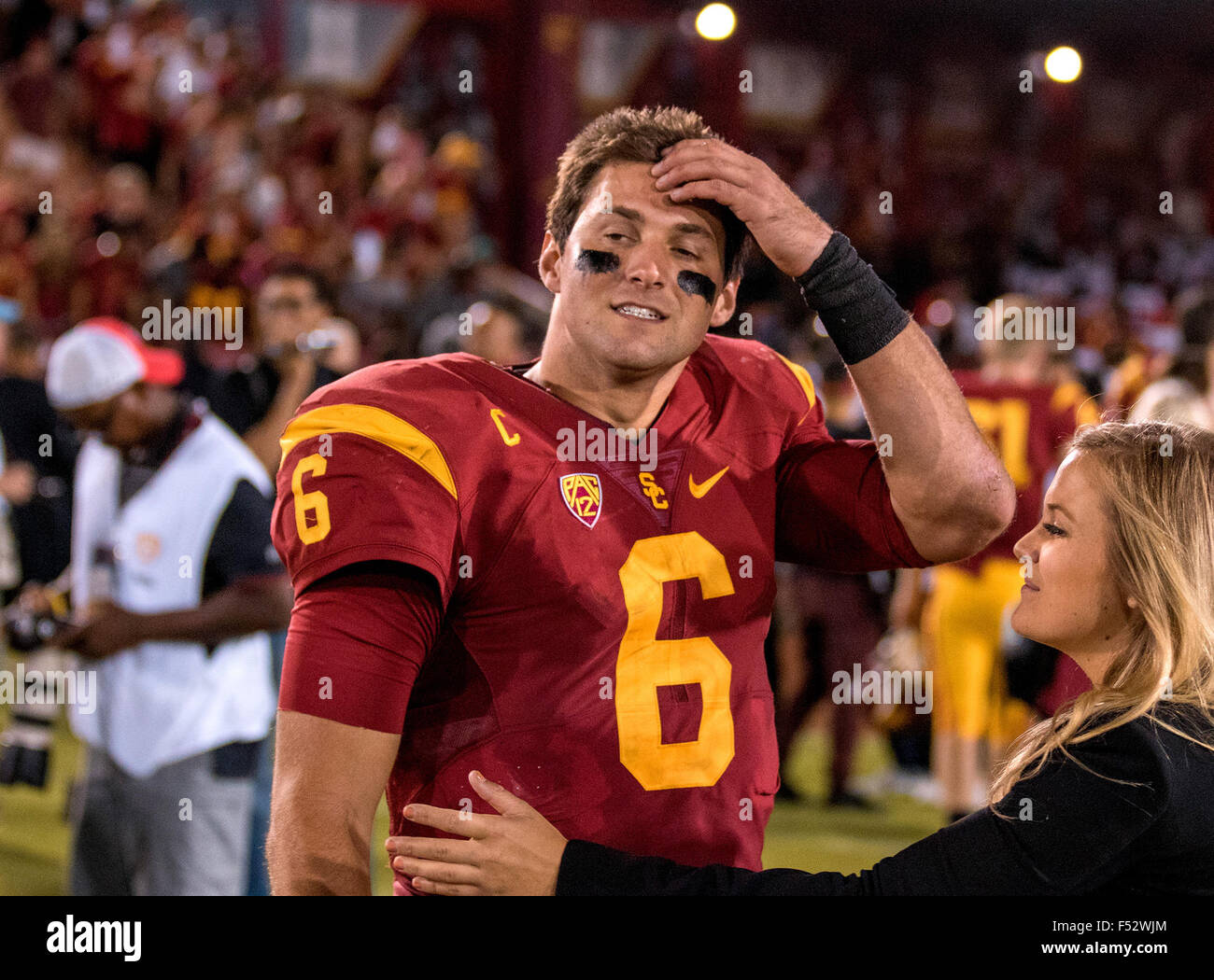 Los Angeles, CA, USA. 24th Oct, 2015. USC quarterback (6) Cody Kessler ...