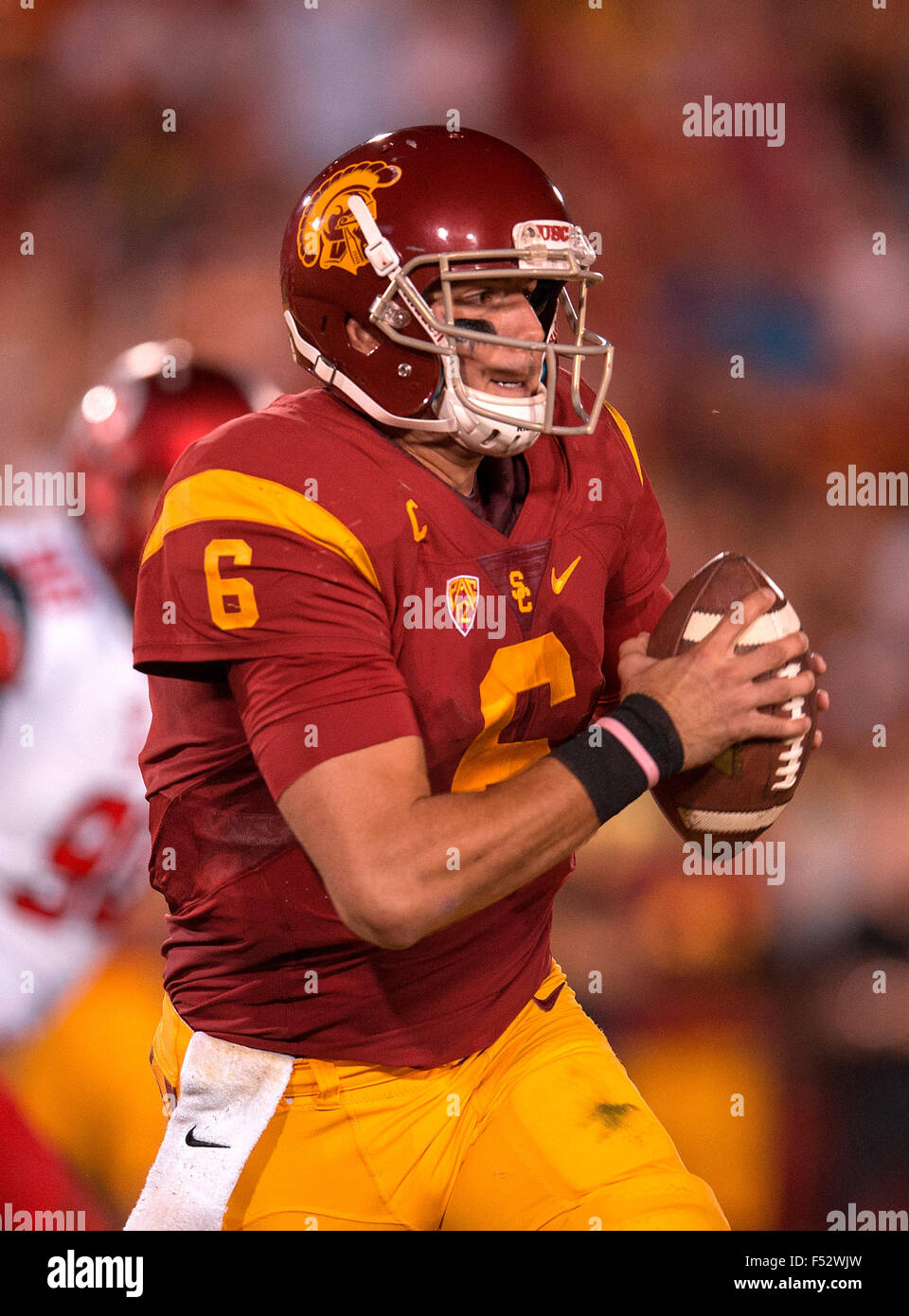 Los Angeles, CA, USA. 24th Oct, 2015. USC quarterback (6) Cody Kessler ...