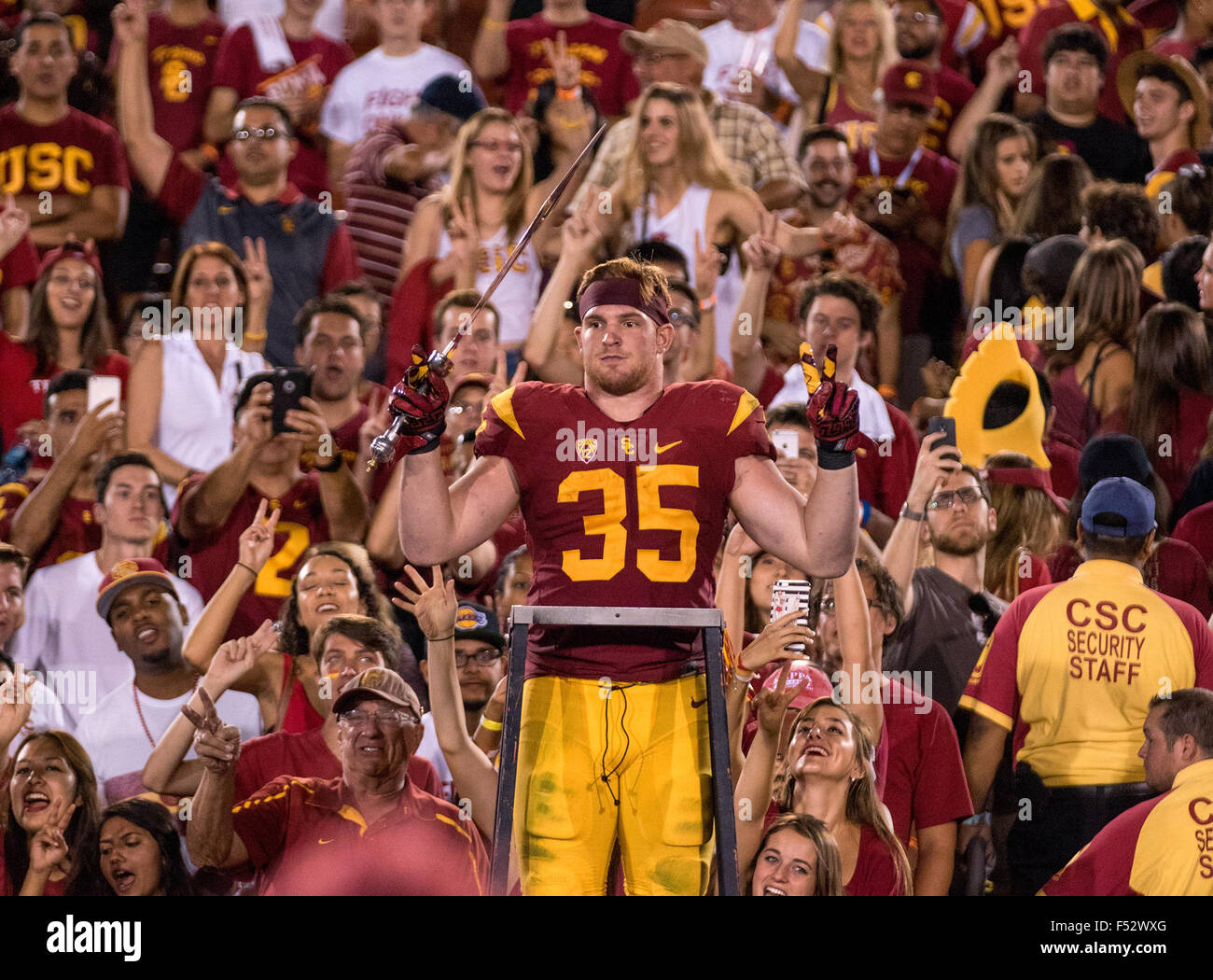 Los Angeles, CA, USA. 24th Oct, 2015. USC linebacker (35) Cameron Smith ...