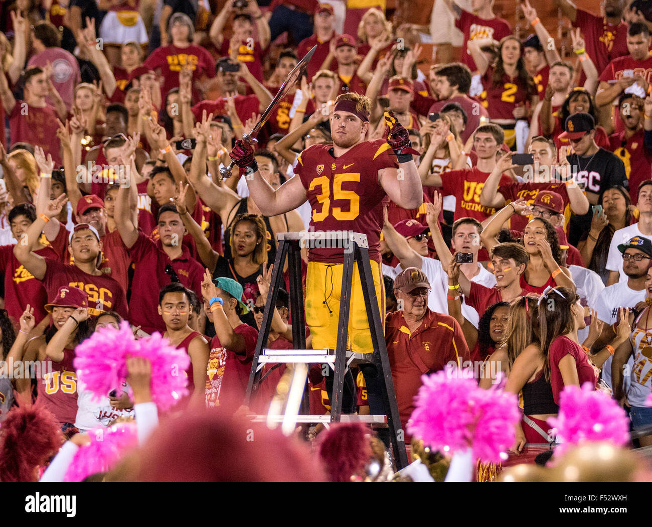Los Angeles, CA, USA. 24th Oct, 2015. USC linebacker (35) Cameron Smith ...
