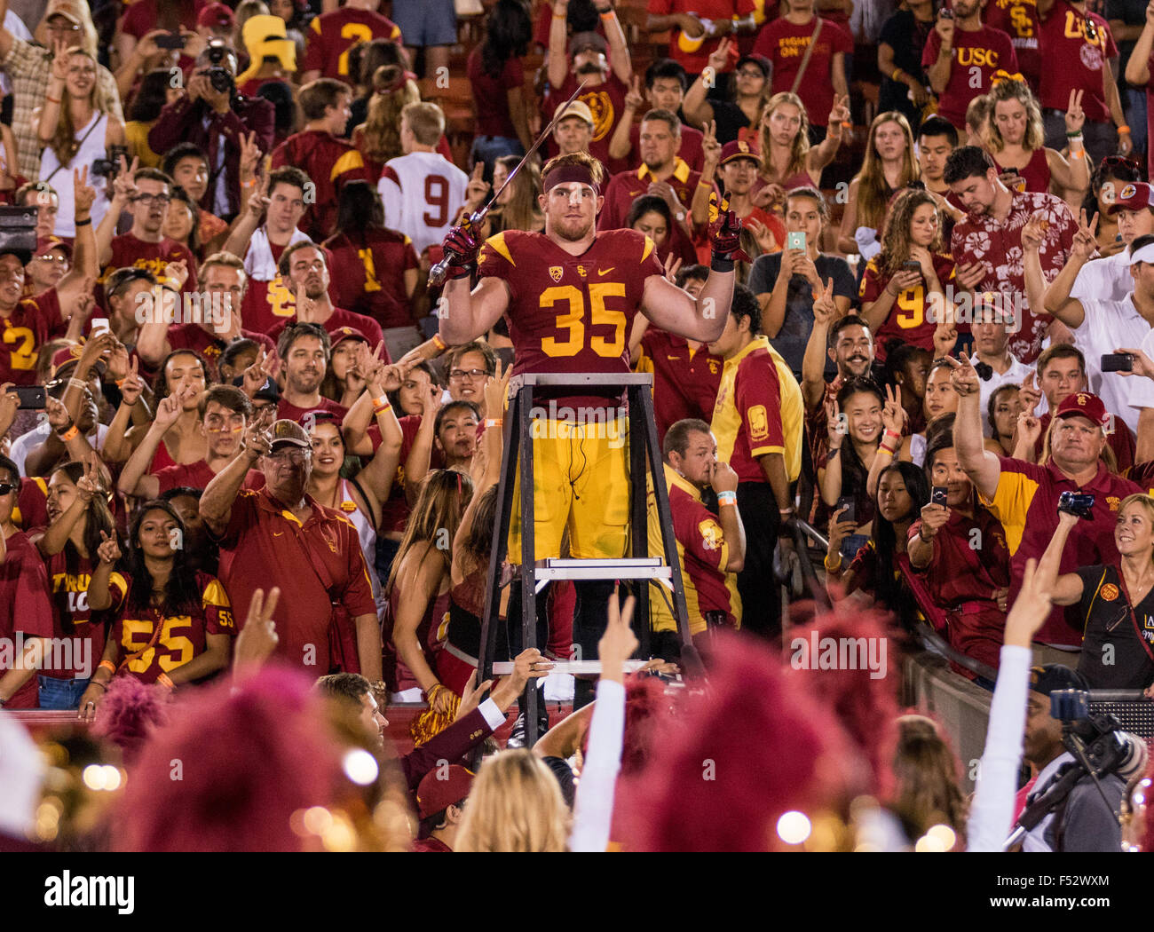 Los Angeles, CA, USA. 24th Oct, 2015. USC linebacker (35) Cameron Smith ...