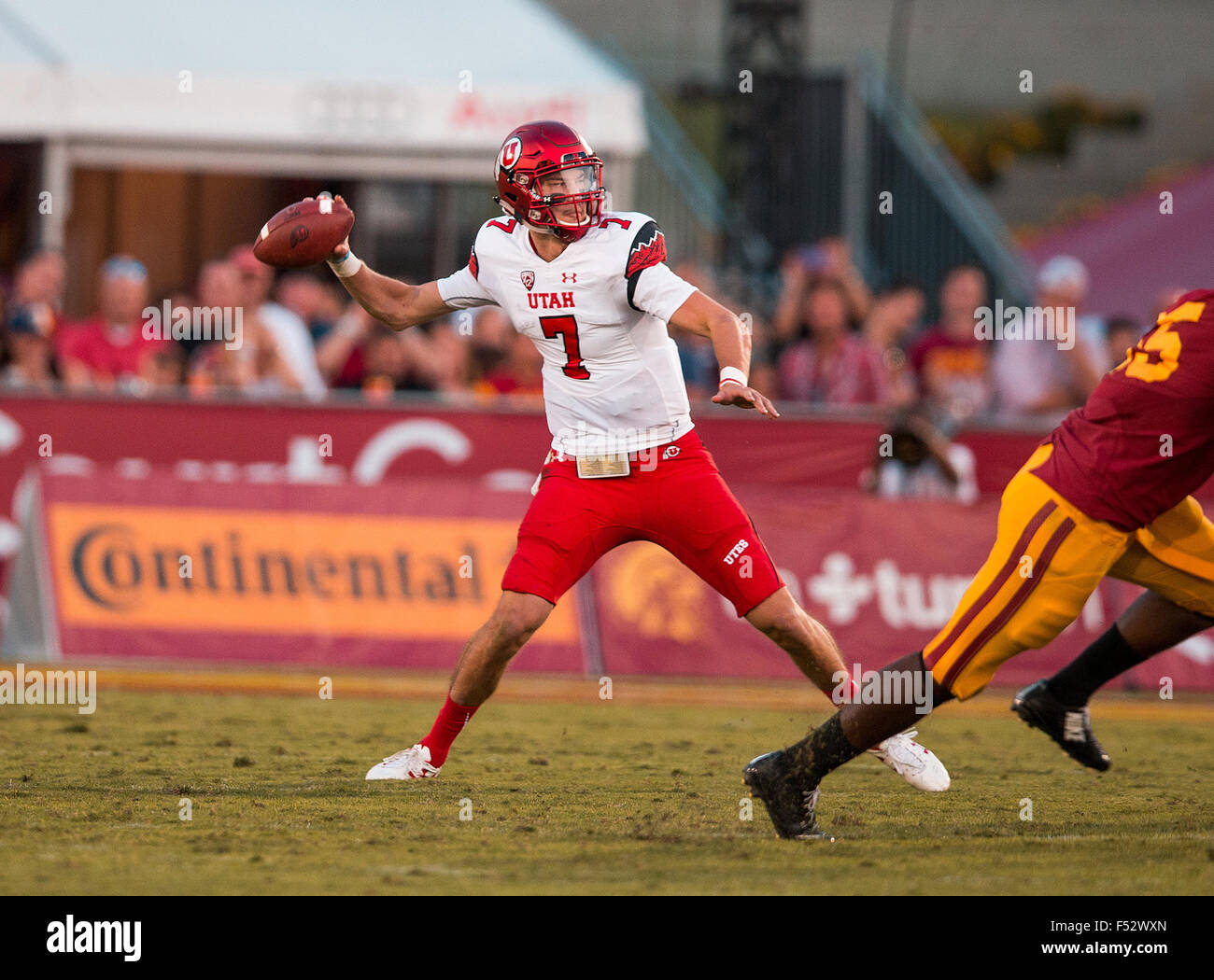 Los Angeles, CA, USA. 24th Oct, 2015. Utah Utes quarterback (7) Travis ...