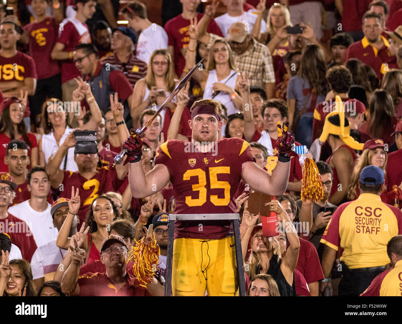 Los Angeles, CA, USA. 24th Oct, 2015. USC linebacker (35) Cameron Smith ...