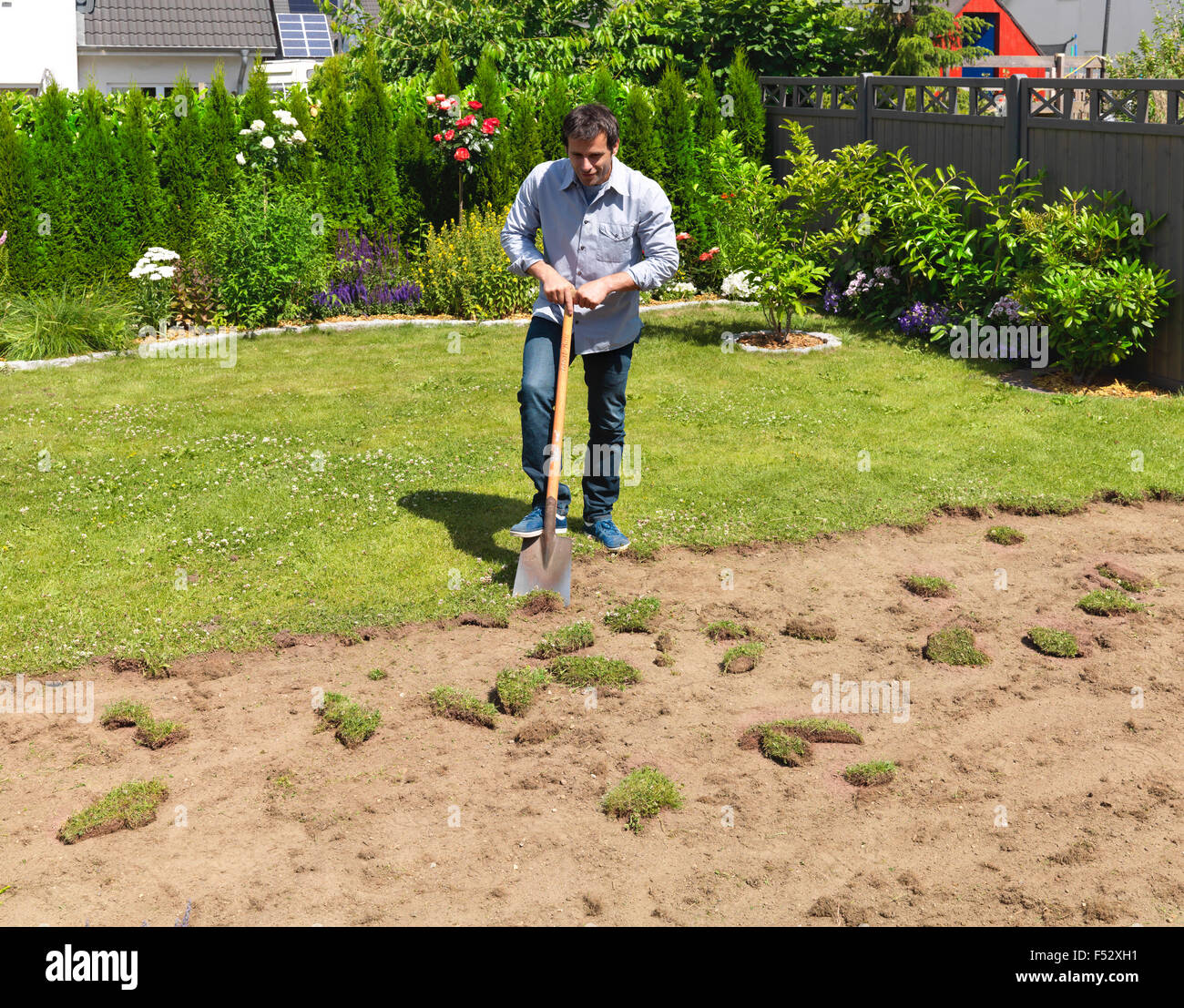 Spade shovel hi-res stock photography and images - Alamy