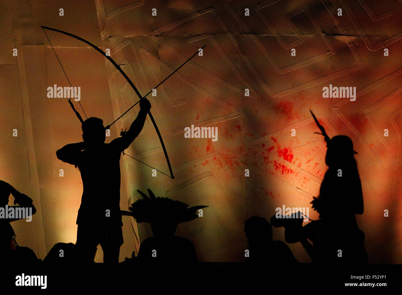 World indigenous games arrow hi-res stock photography and images - Alamy