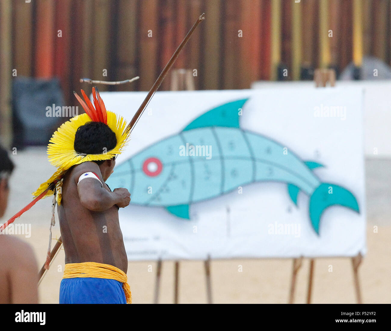 World indigenous games arrow hi-res stock photography and images - Alamy