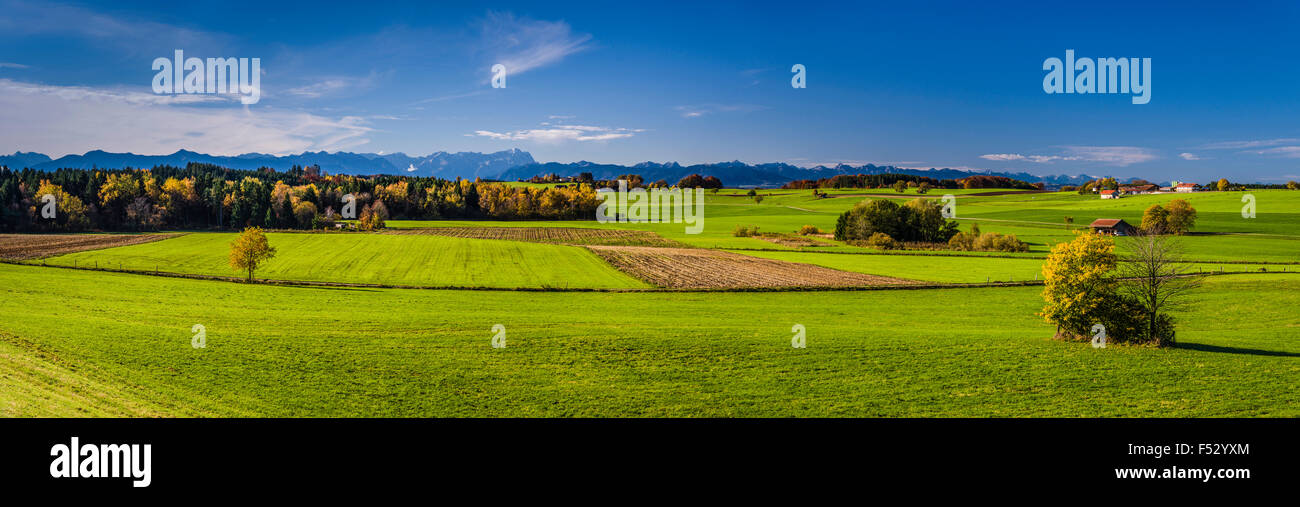 Germany, Bavaria, Upper Bavaria, Fünfseenland, Münsing, autumn scenery ...
