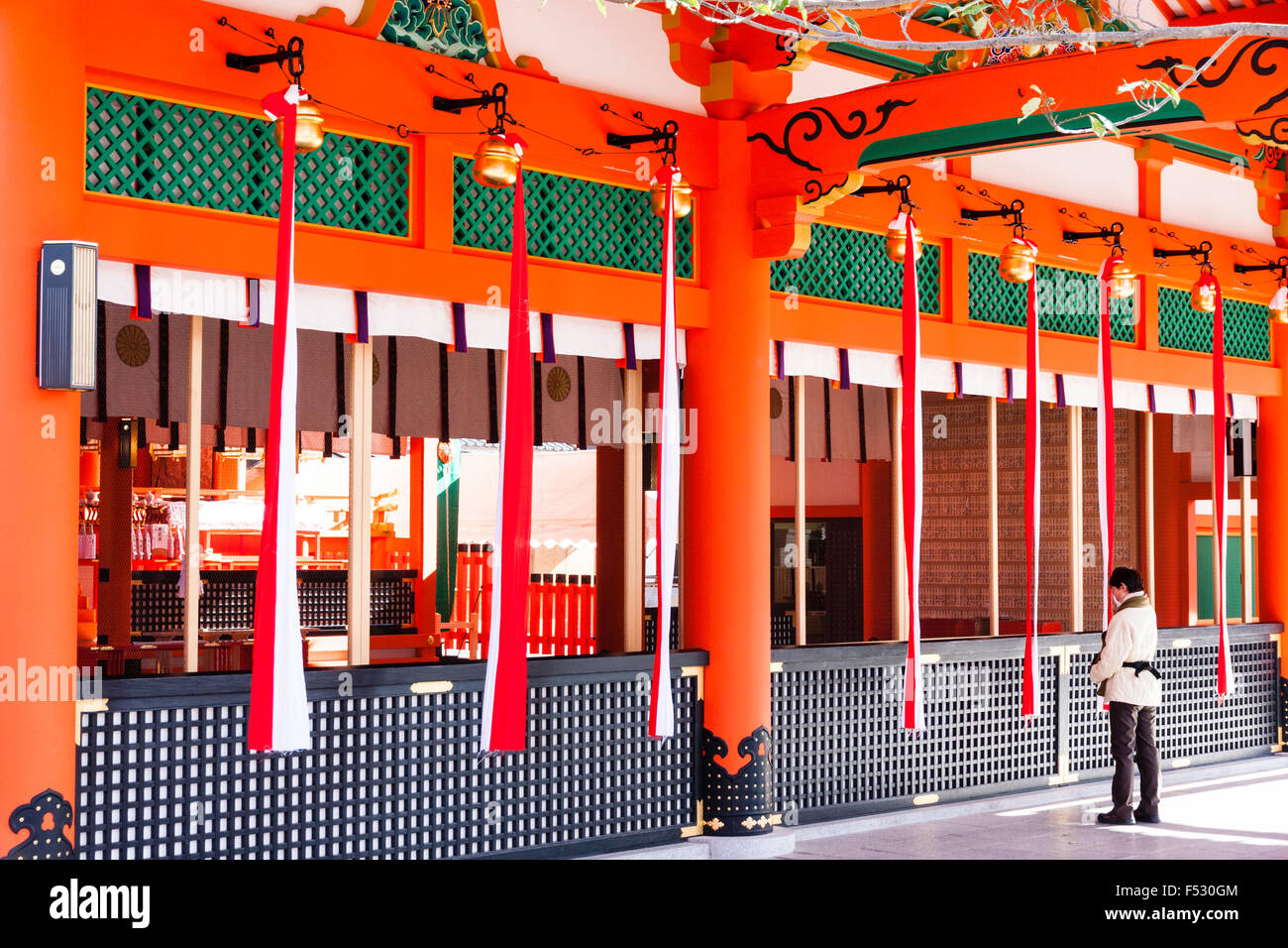 Kyoto, Fushimi Inari shrine. View along front of Sanctuary, Honden ...
