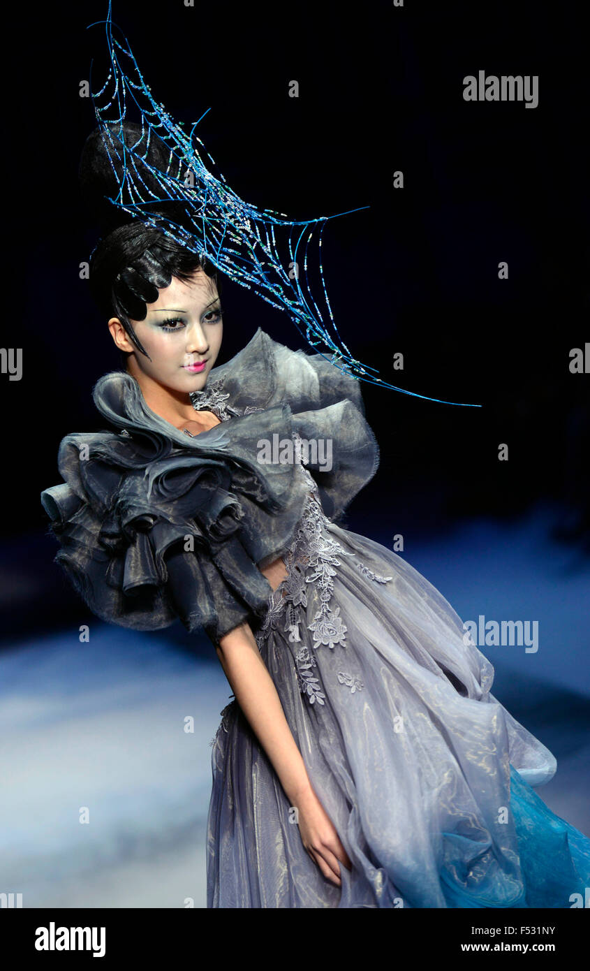 Beijing, China. 26th Oct, 2015. A model displays the color make-up ...
