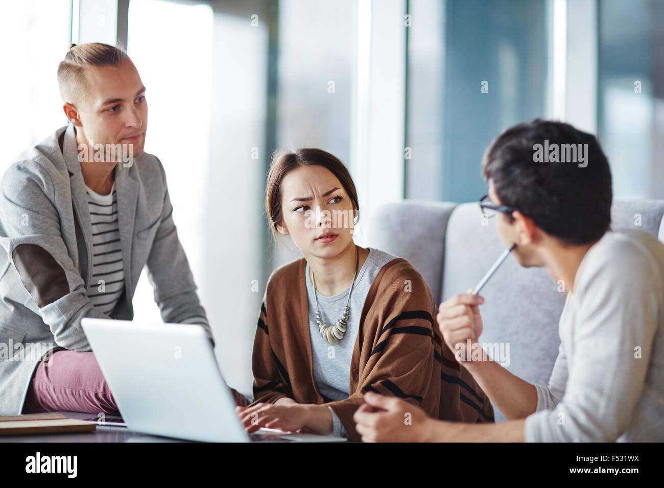 Group of colleagues having discussion Stock Photo - Alamy
