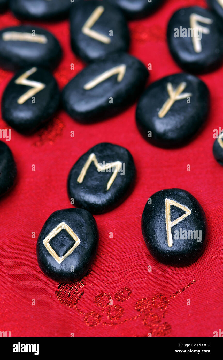 Spells symbols runes hi-res stock photography and images - Alamy