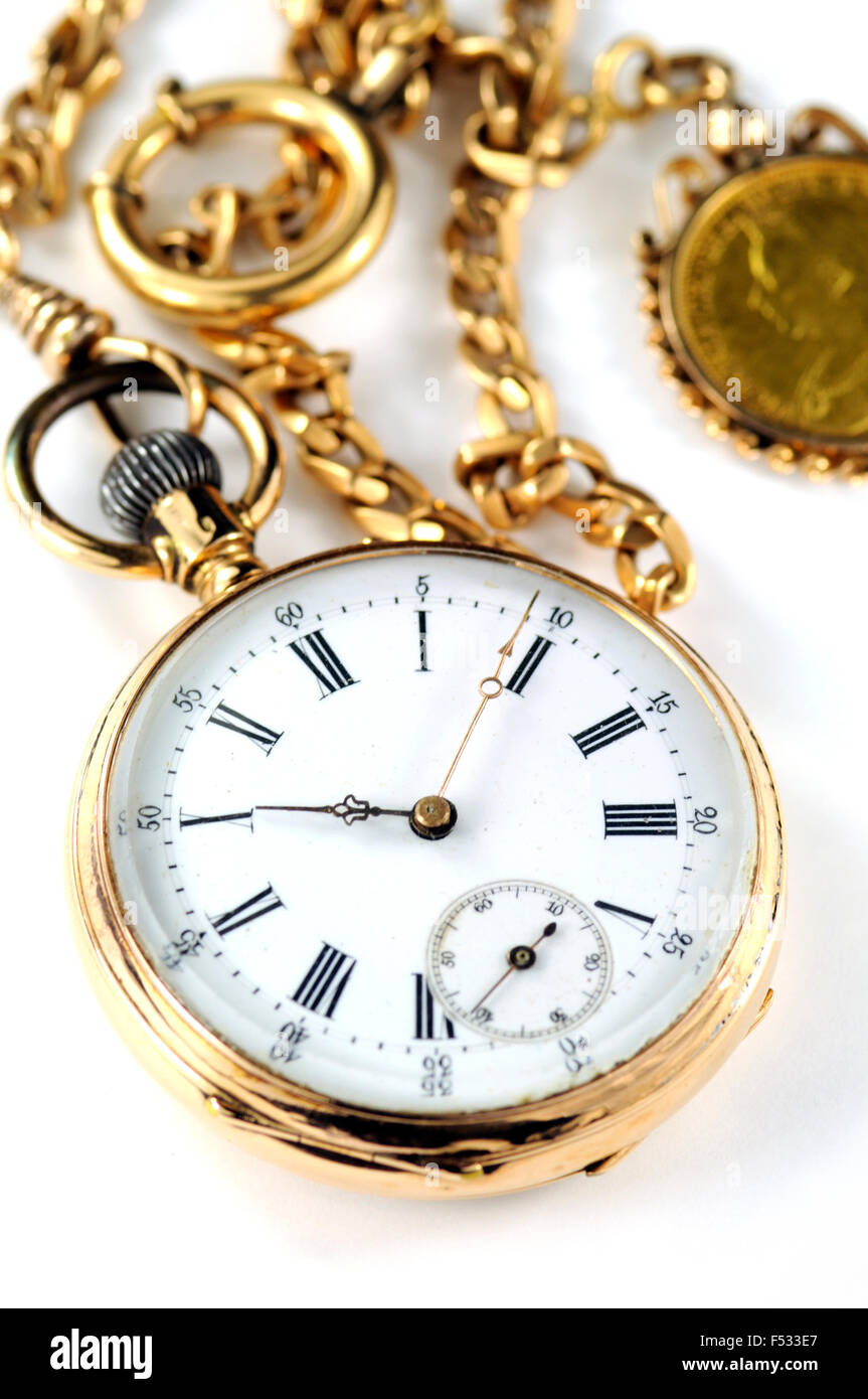 Gold chain hi-res stock photography and images - Alamy