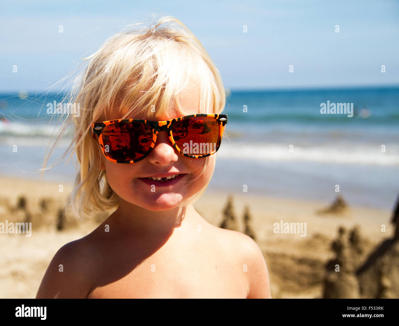 Kid beach sunglasses hi-res stock photography and images - Alamy