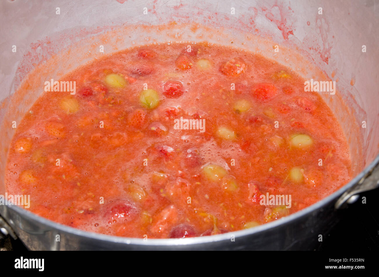 Making jam hi-res stock photography and images - Alamy