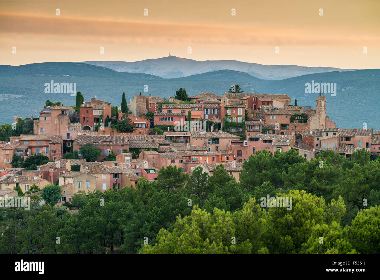 Village of Roussillon, Luberon, Vaucluse, Provence, France Stock Photo ...