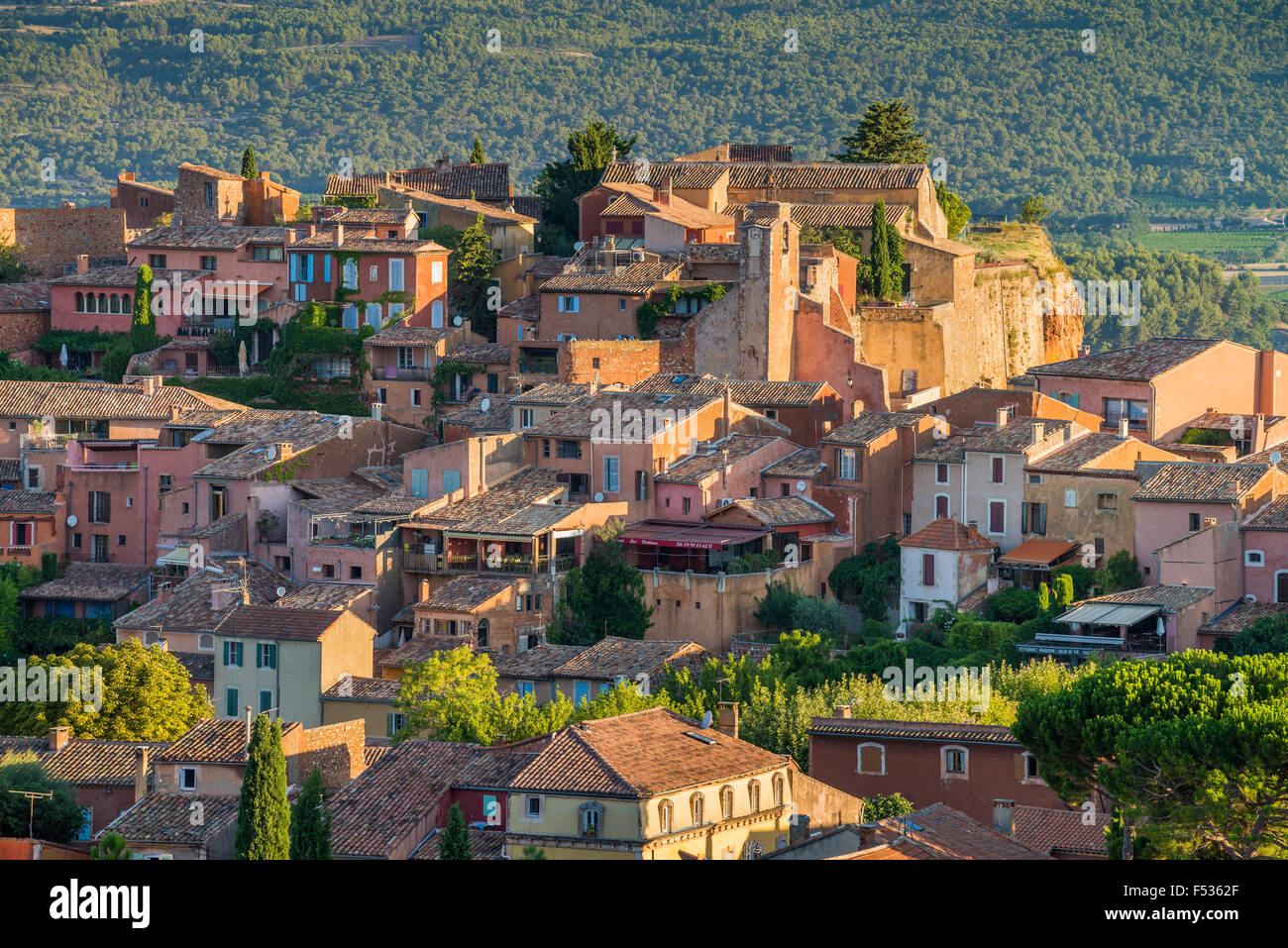 Village of Roussillon, Luberon, Vaucluse, Provence, France Stock Photo ...