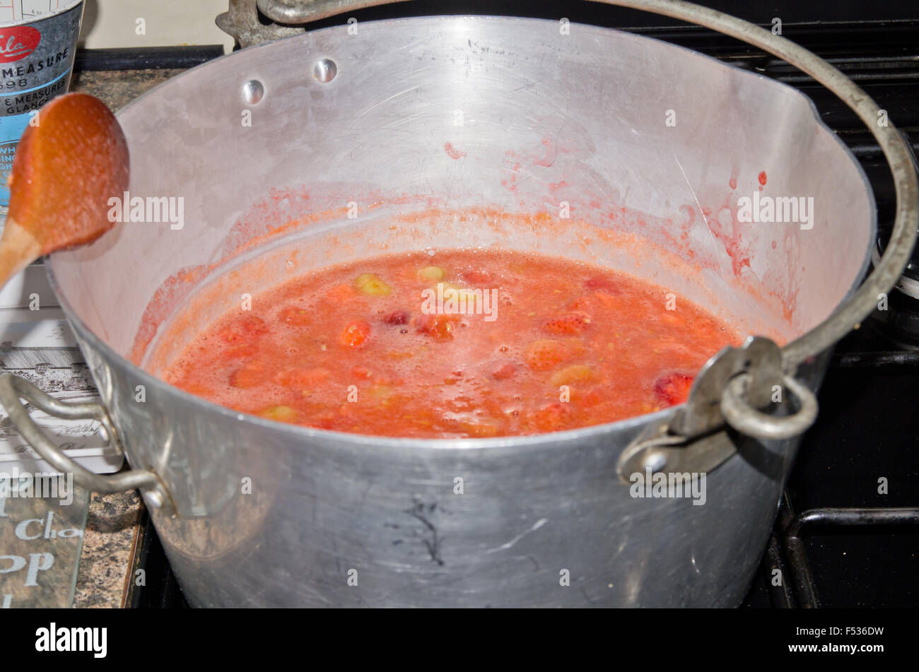 Summer making hi-res stock photography and images - Alamy