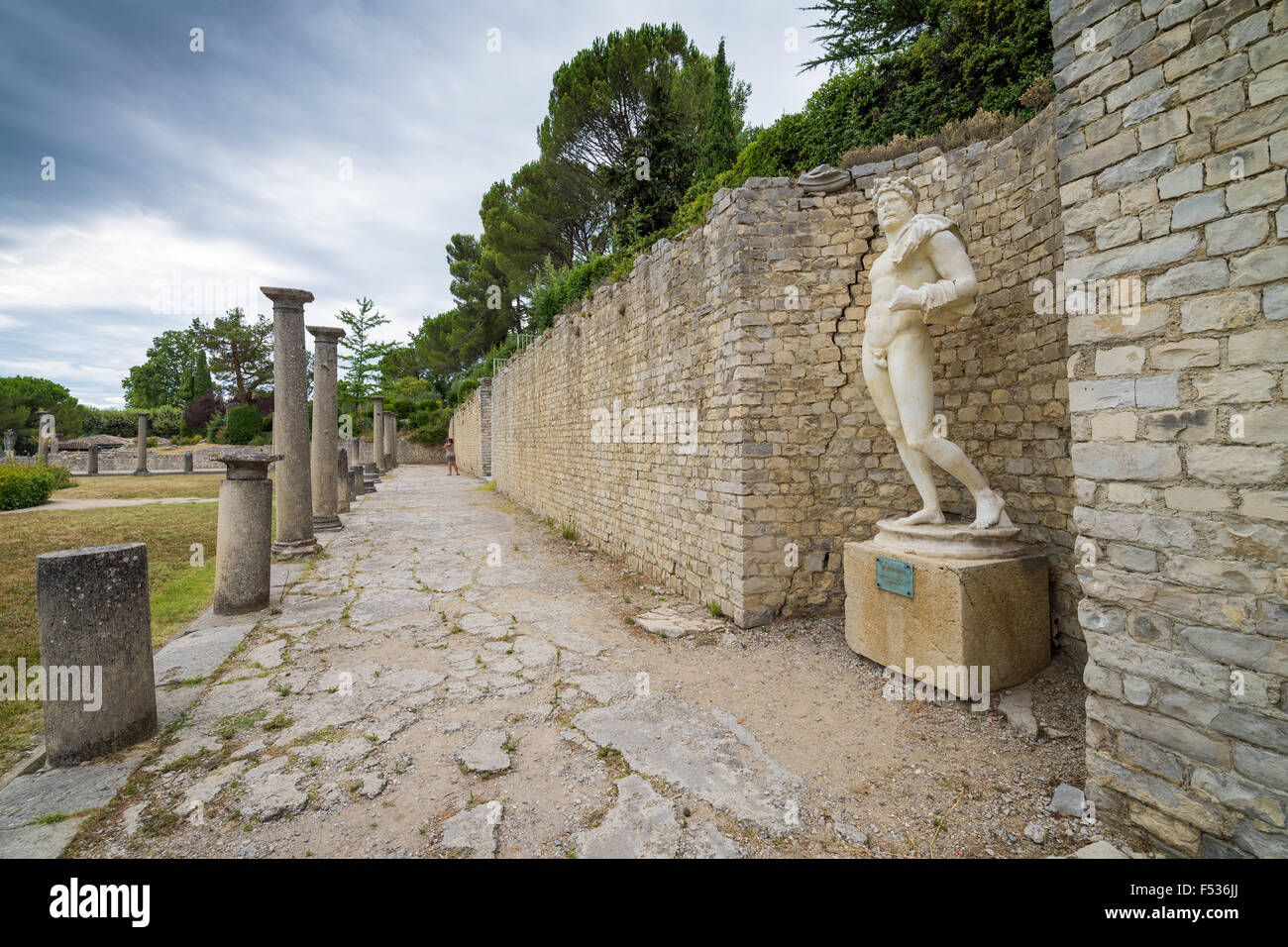 Roman ruins france hi-res stock photography and images - Alamy