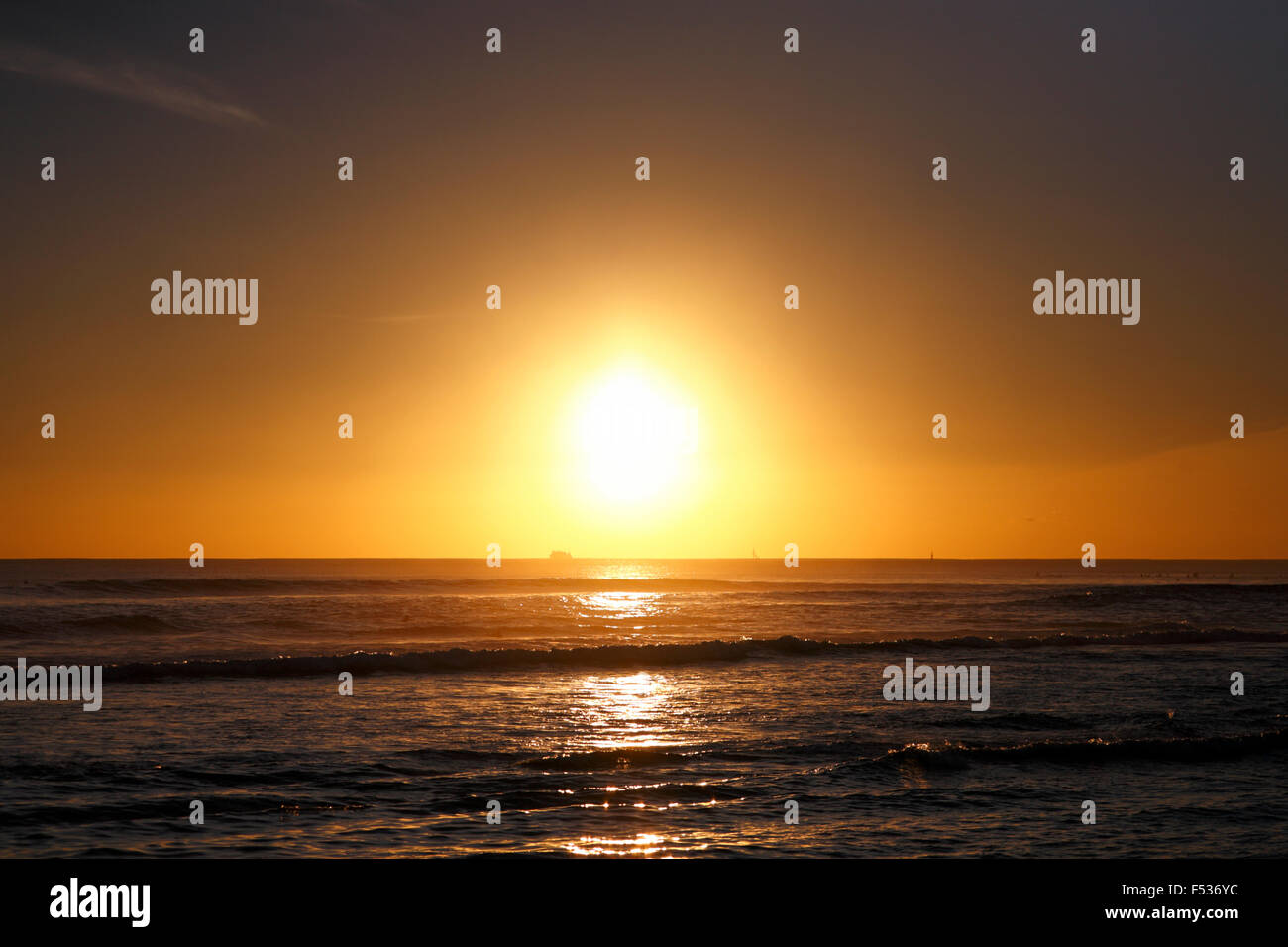Bright yellow horizon hi-res stock photography and images - Alamy