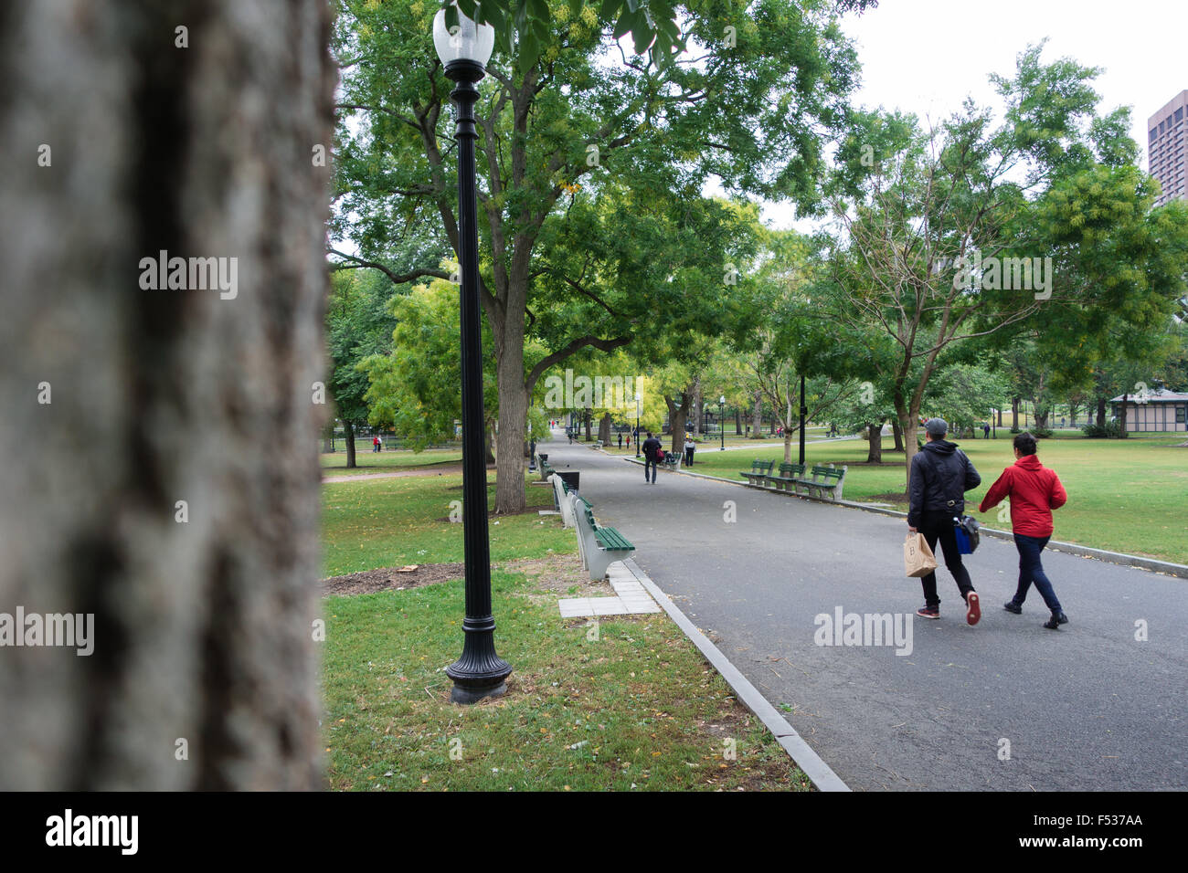 Boston walking hi-res stock photography and images - Alamy