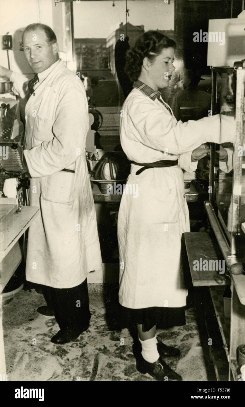 1950s grocer hi-res stock photography and images - Alamy