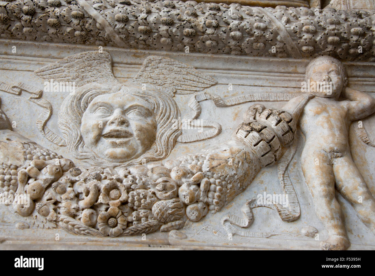 1200s italian sculpture hi-res stock photography and images - Alamy