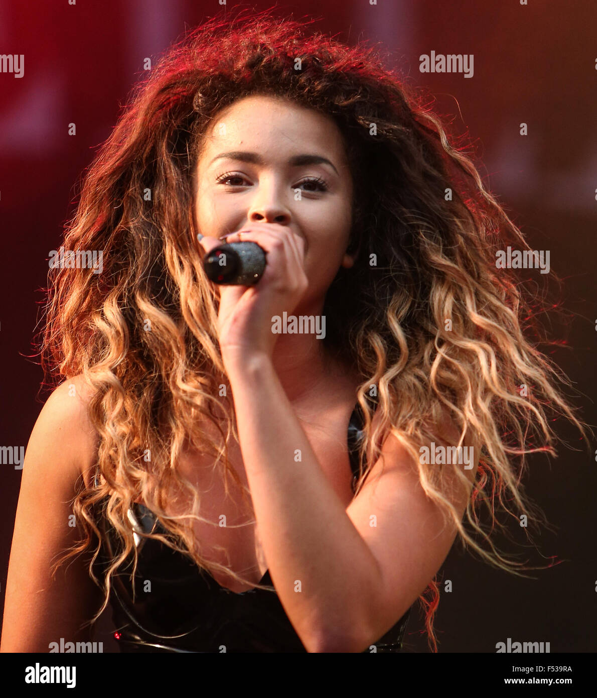 V Festival held at Hylands Park - Day 2 - Performances Featuring: Ella ...