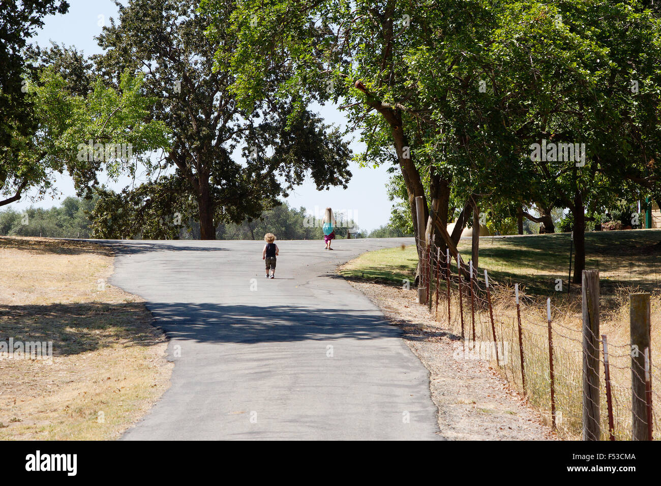 Child walking happy summer road hi-res stock photography and images - Alamy