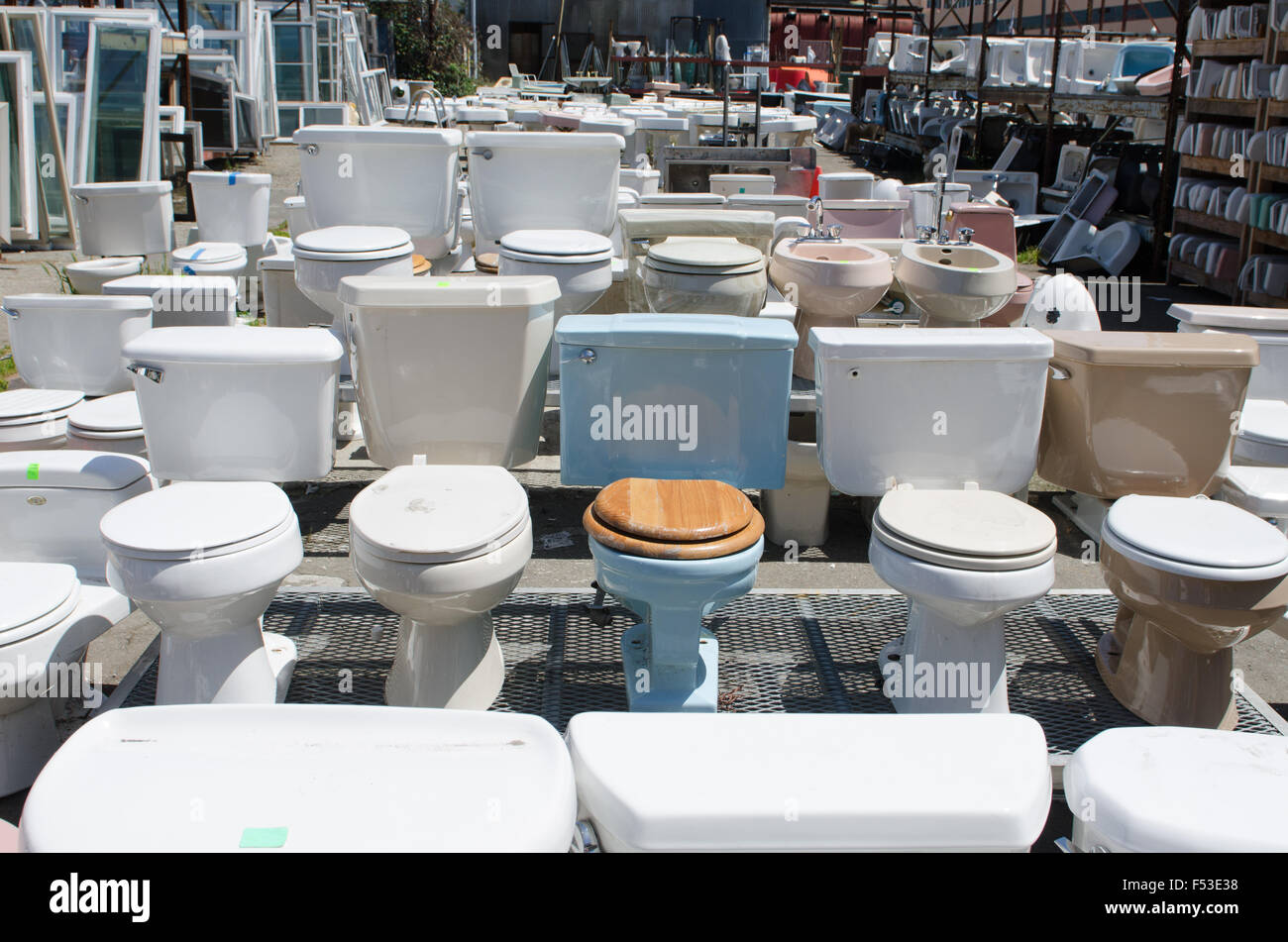 architectural reclaim junkyard Stock Photo - Alamy