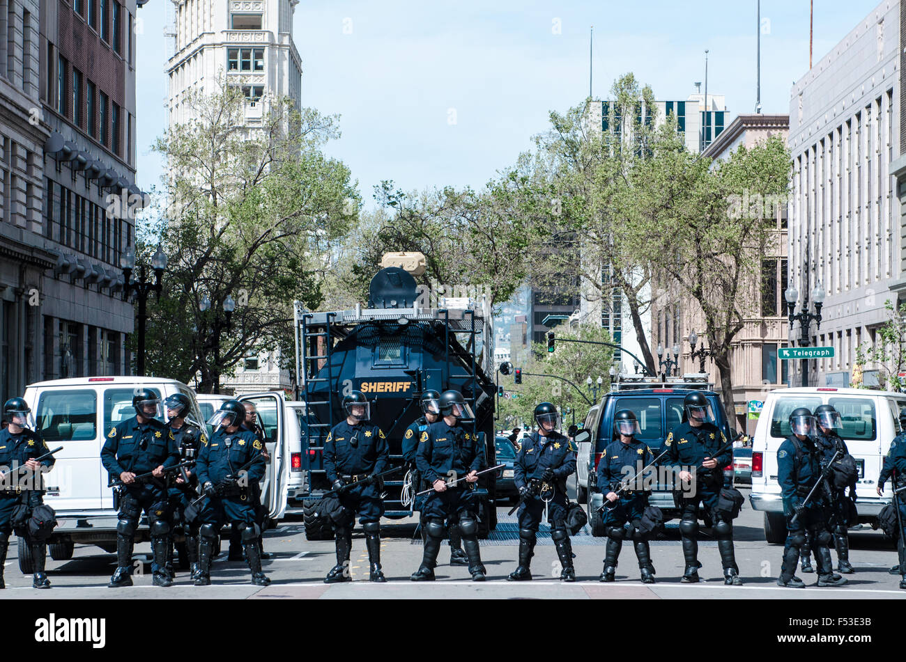American riot police blocking roads Stock Photo - Alamy