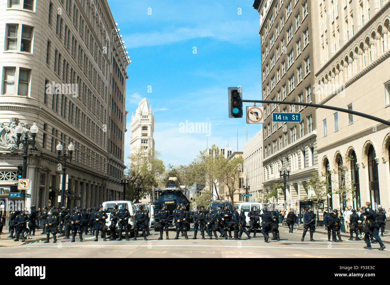 American riot police blocking roads Stock Photo - Alamy