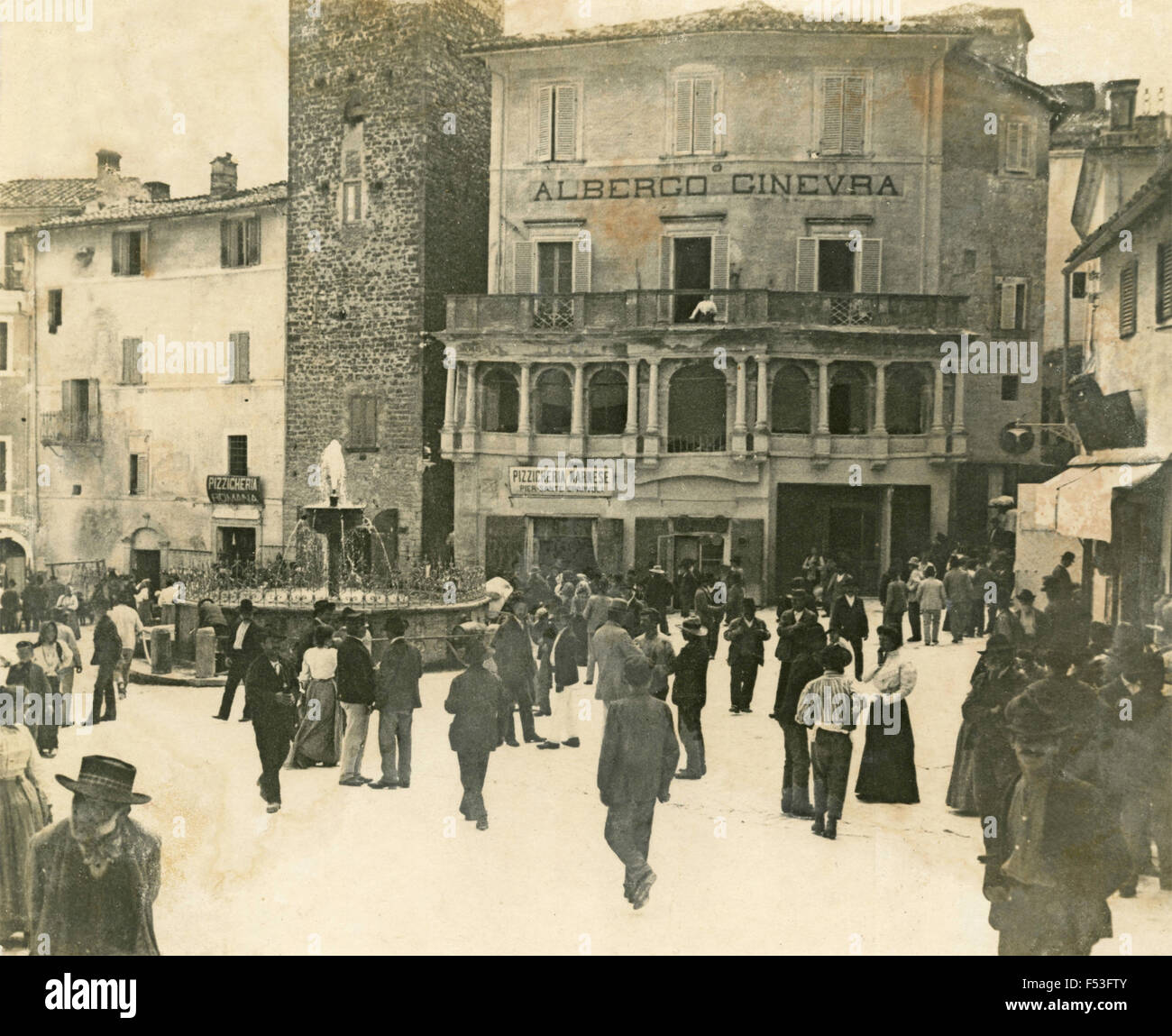 1920s crowd of people hi-res stock photography and images - Alamy