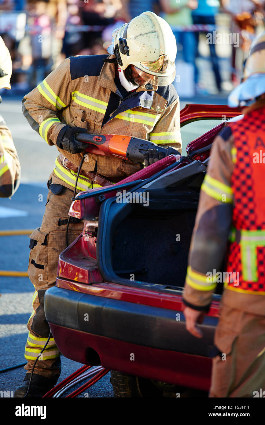 Car collision rescue hi-res stock photography and images - Alamy