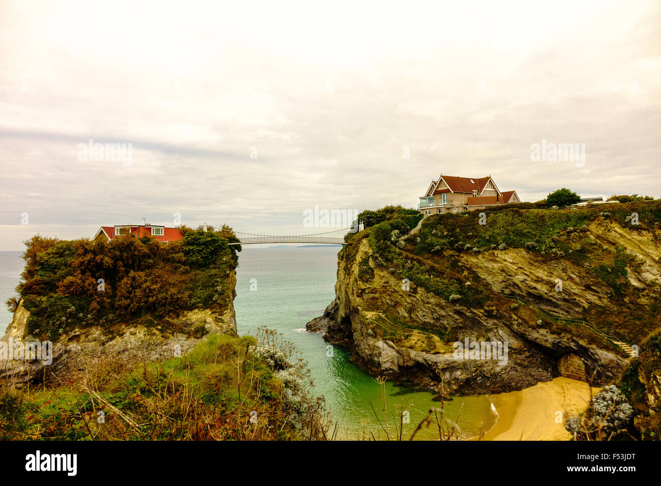 Newquay island bridge hi-res stock photography and images - Alamy