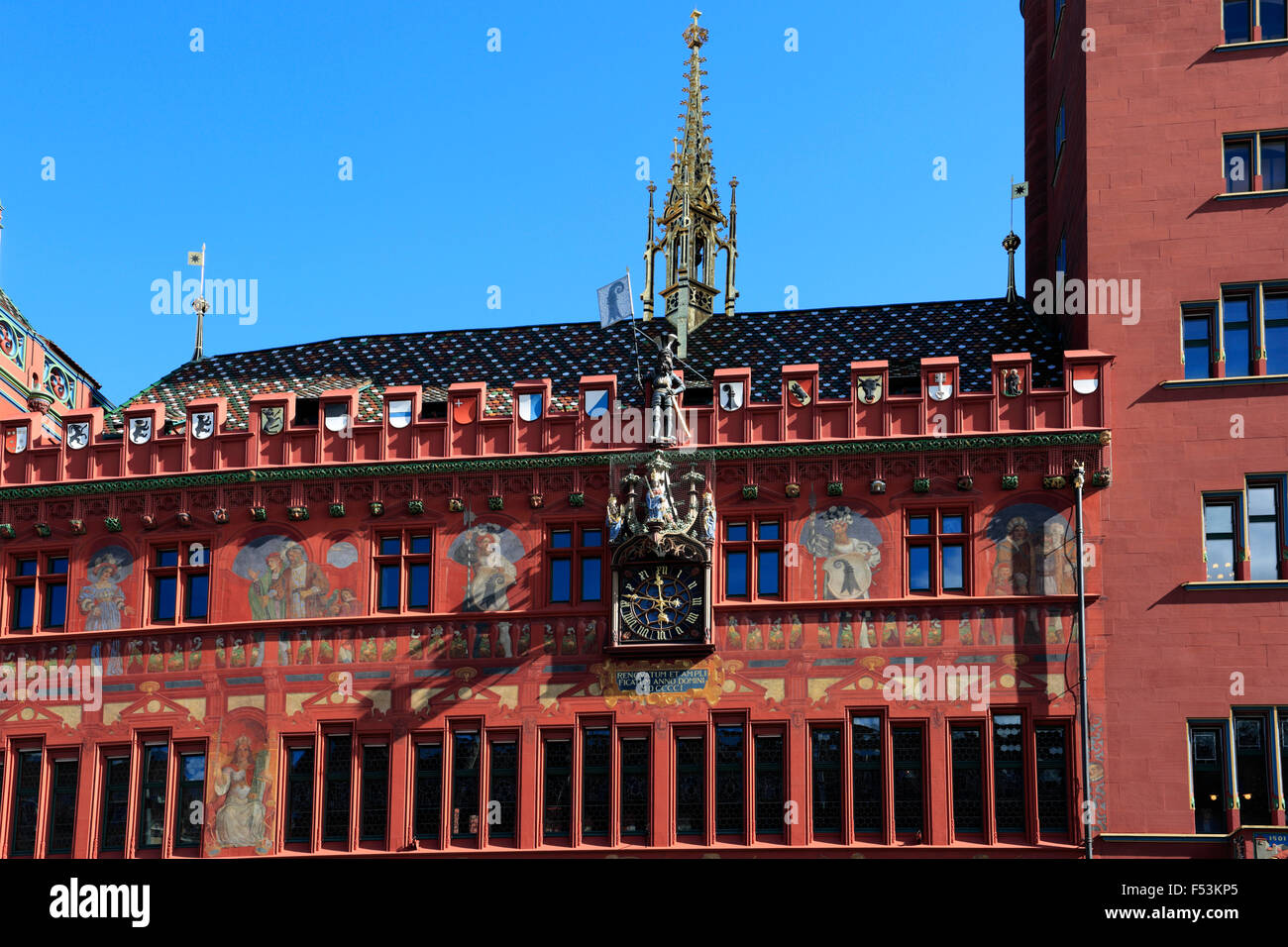 Exterior of the colorful Rathaus building (town hall) Marketplaz, city ...