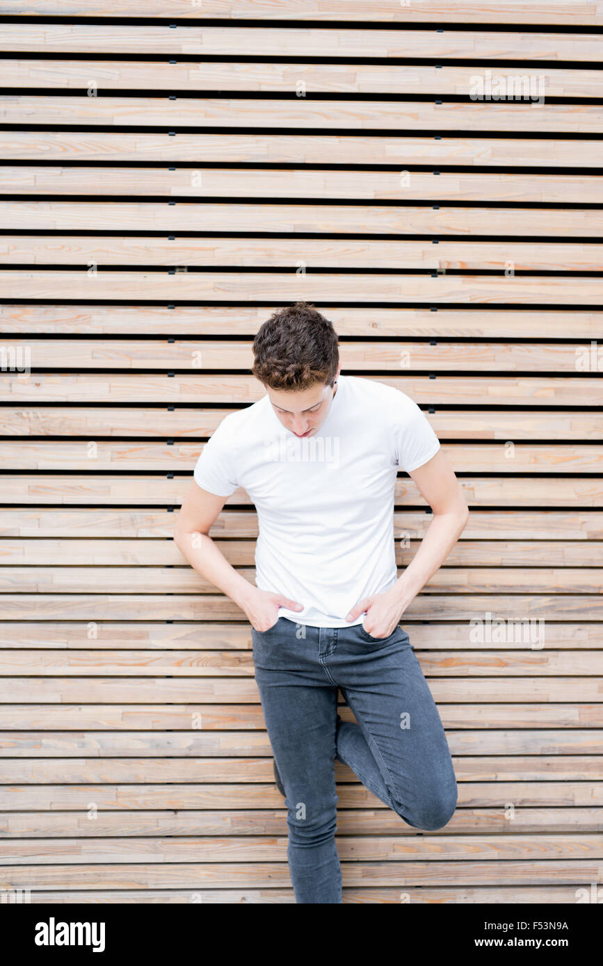 Figure leaning against wall hi-res stock photography and images - Alamy