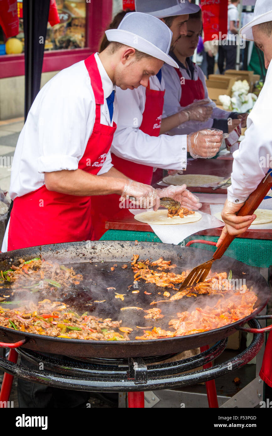 Dishing up hi-res stock photography and images - Alamy