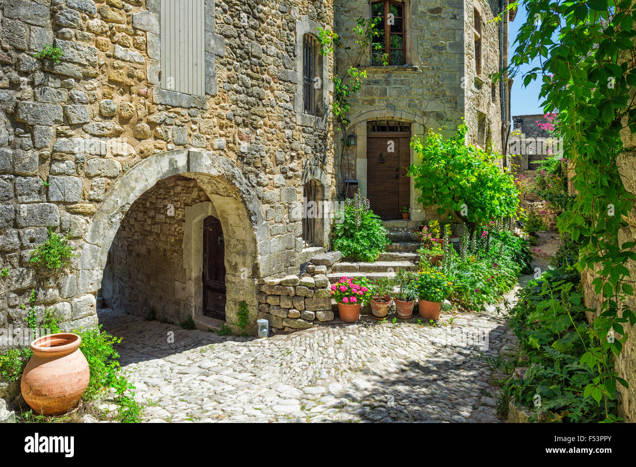 Medieval village of Oppede le Vieux, Vaucluse, Provence Alpes Cote d ...