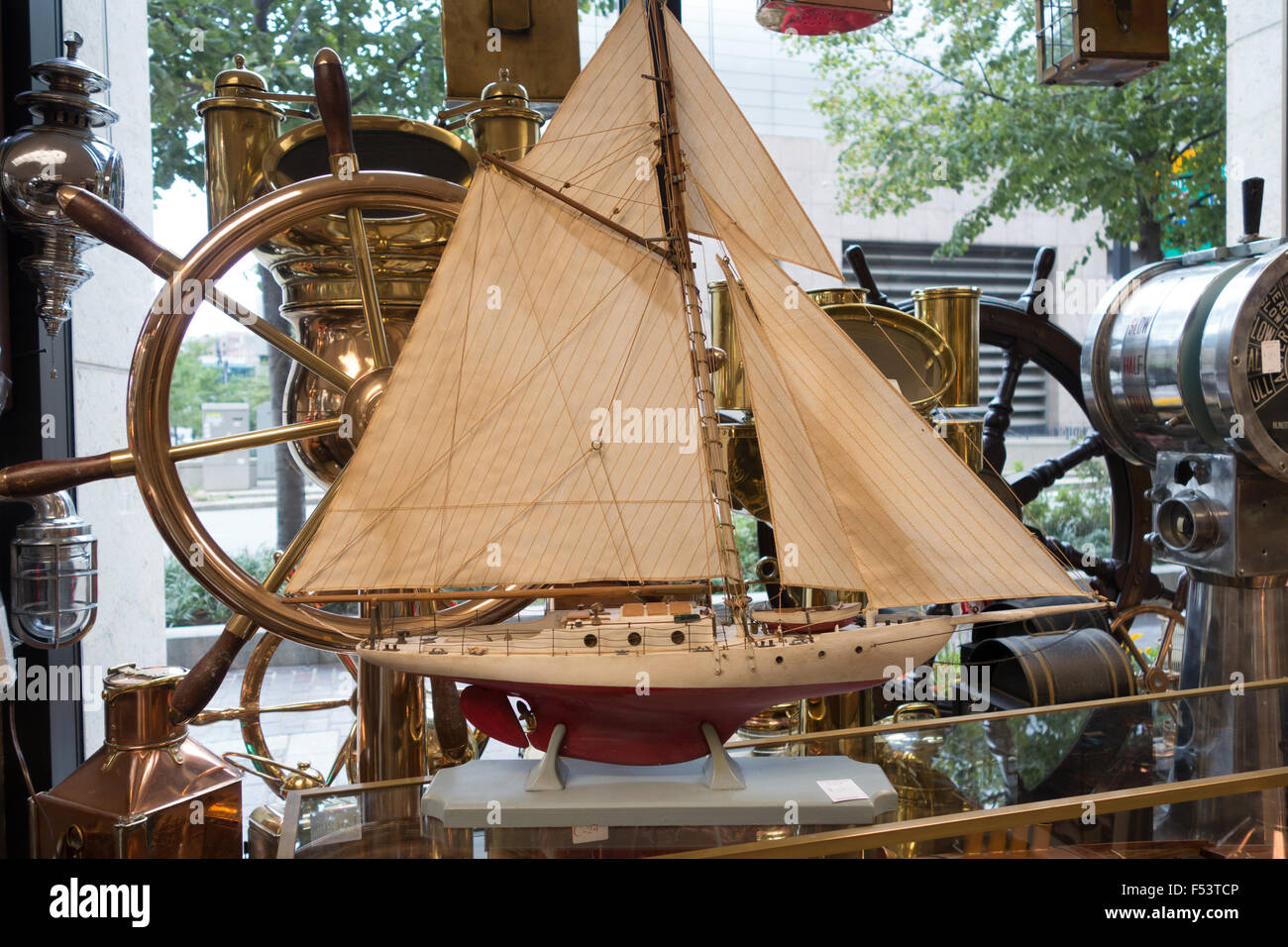 Boat model hi-res stock photography and images - Alamy