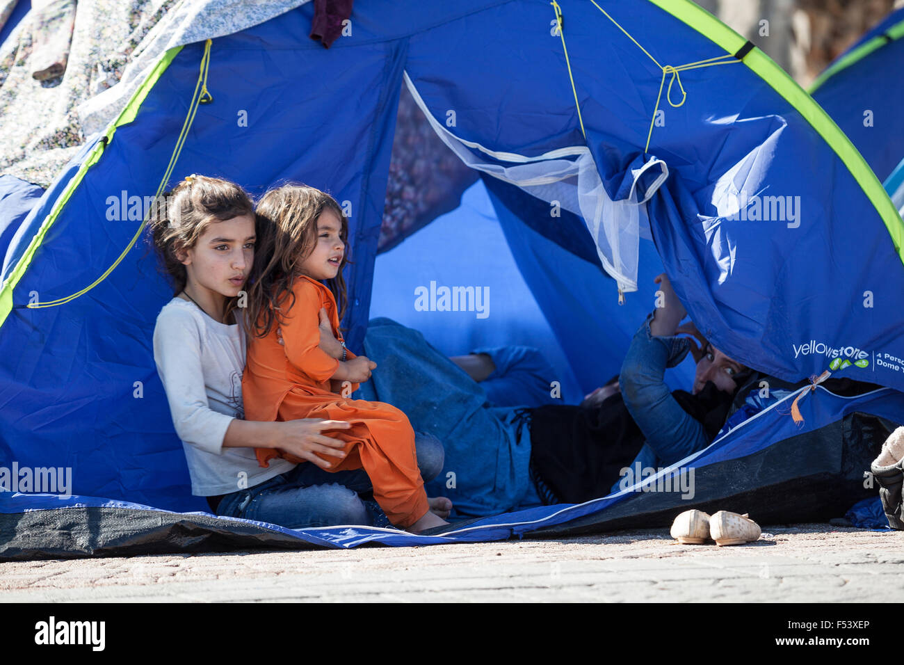 Afghan family hi-res stock photography and images - Alamy